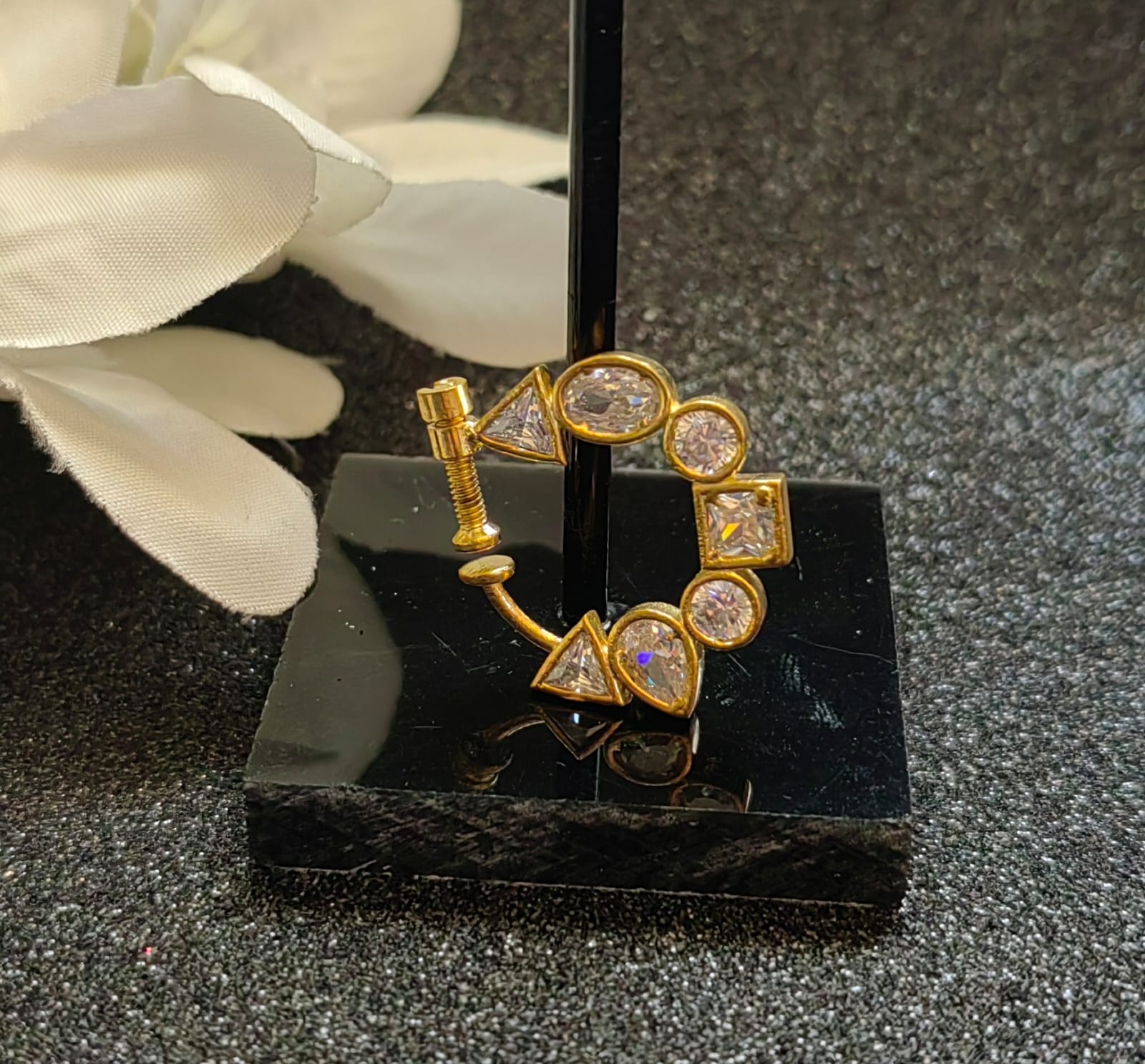 Non Piercing Screw Press Nose Pin – PRAAGNEEK