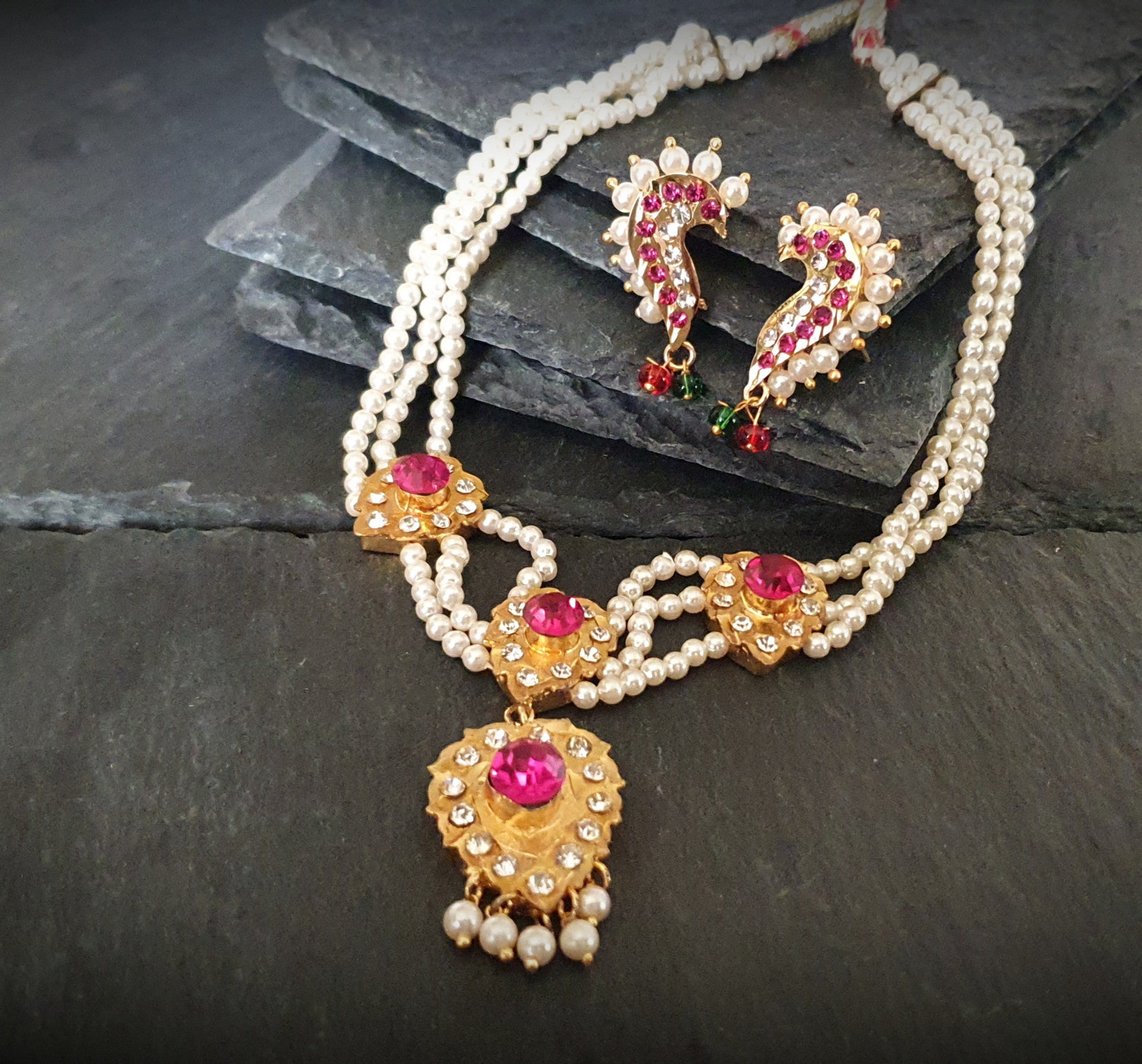 Traditional Maharashtrian Necklace - Choker with pendant – PRAAGNEEK