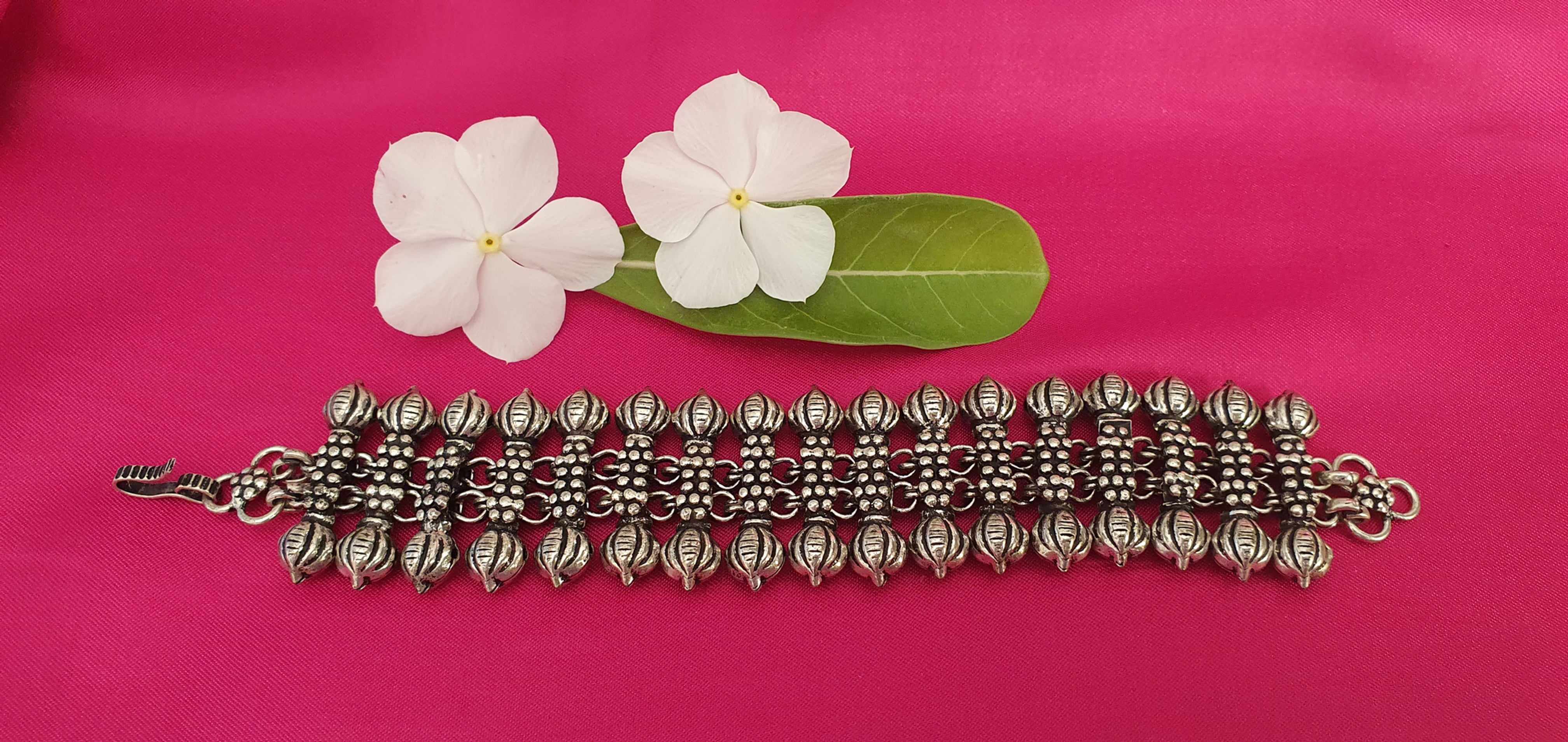Kolhapuri Bracelets – PRAAGNEEK